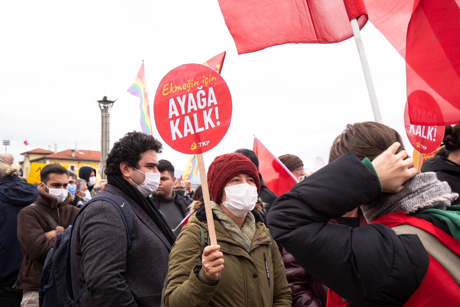 Women deal with added burdens of Turkey's quake disaster - Turkish ...